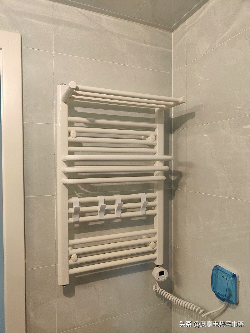How to install the heated towel rail?You'll learn by looking here - iNEWS