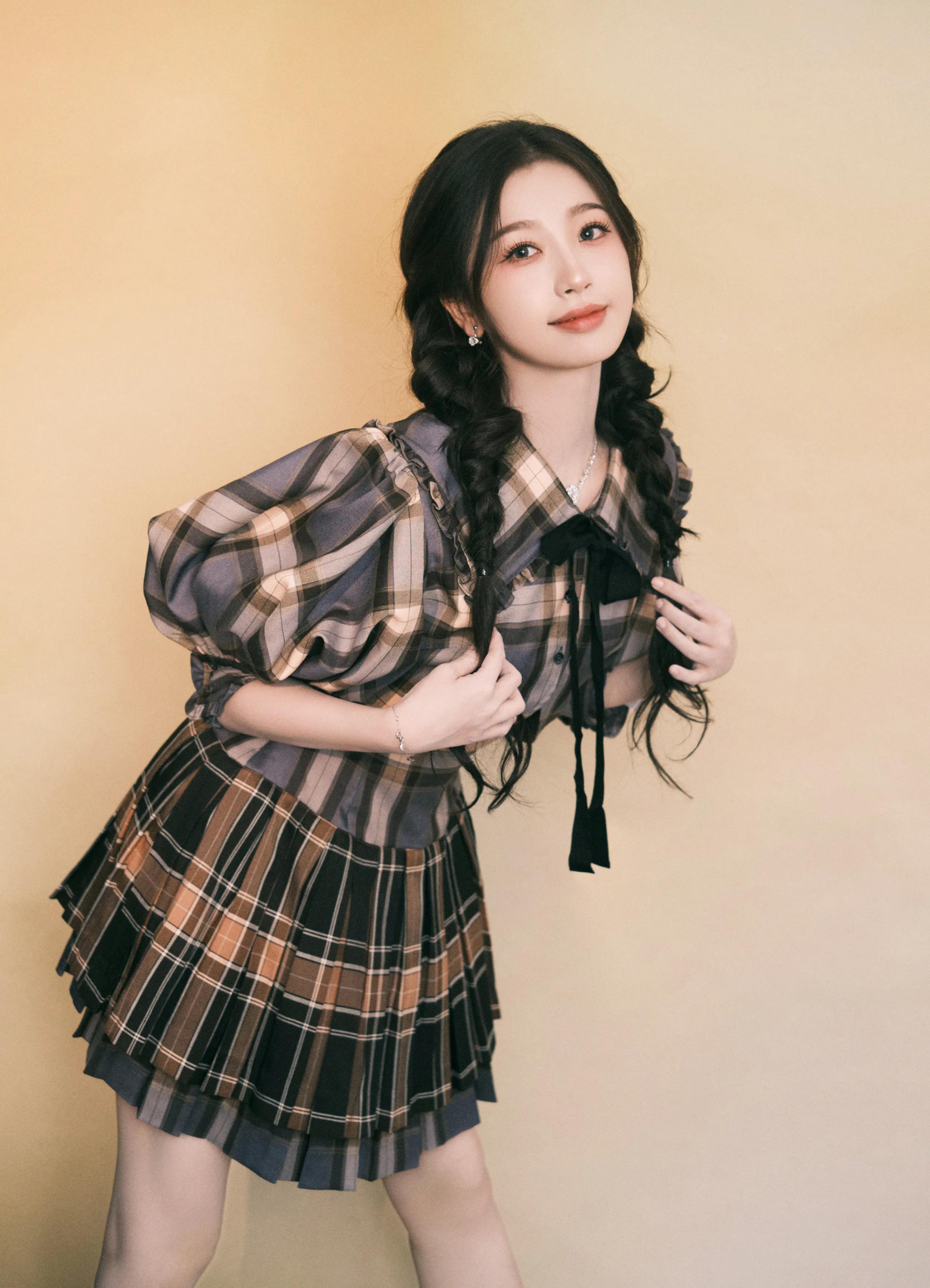 Yu Shuxin Sweet Suit 20220917 - iNEWS