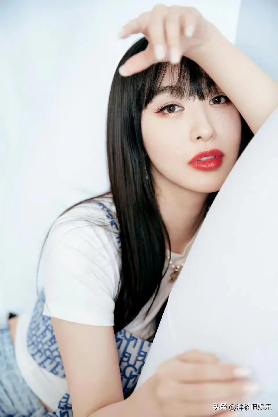 Li Fei'er is really charming, charming and cute in her gestures. - iMedia