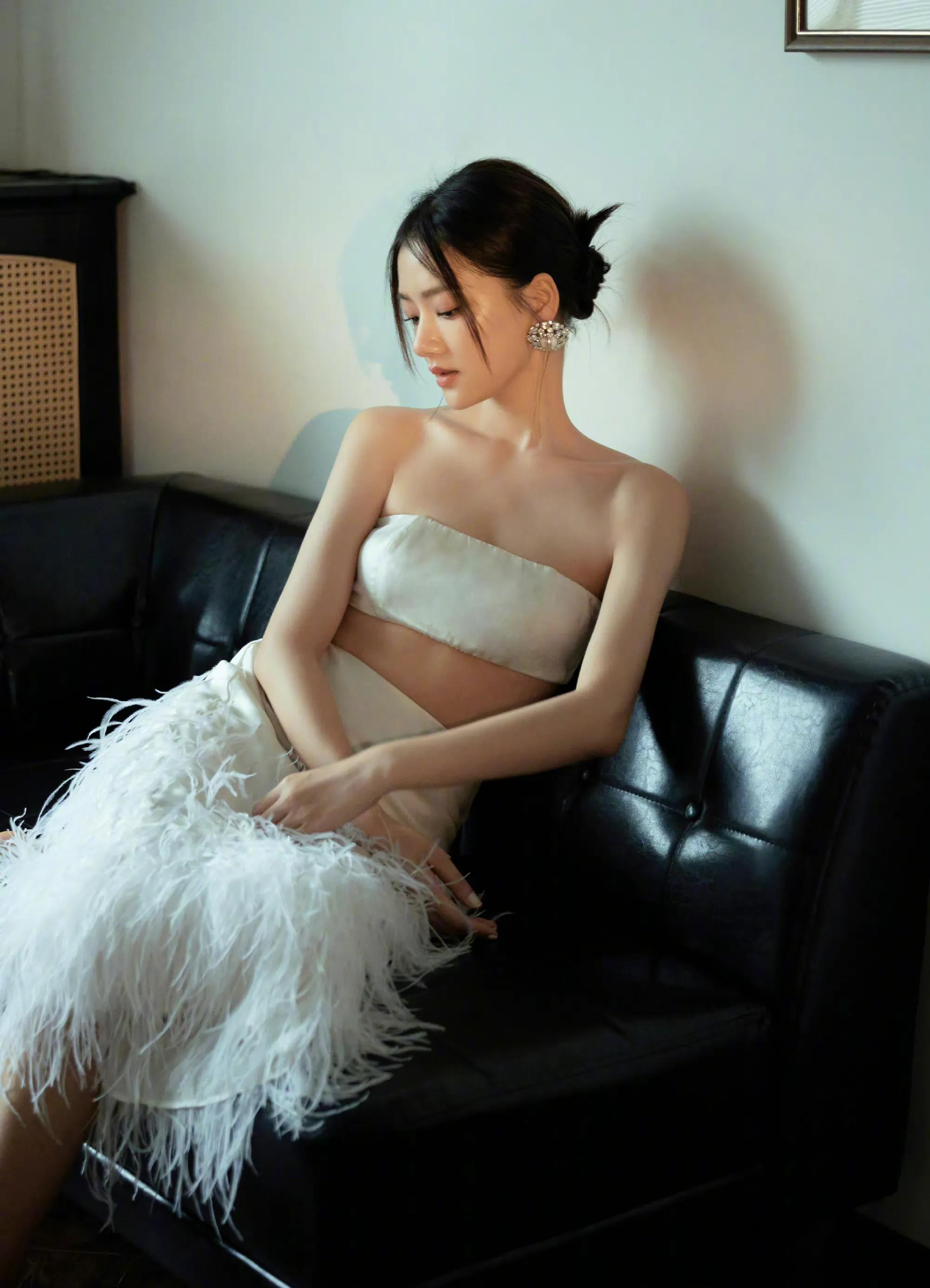 Ren Min's Weibo Movie Night Model - iNEWS