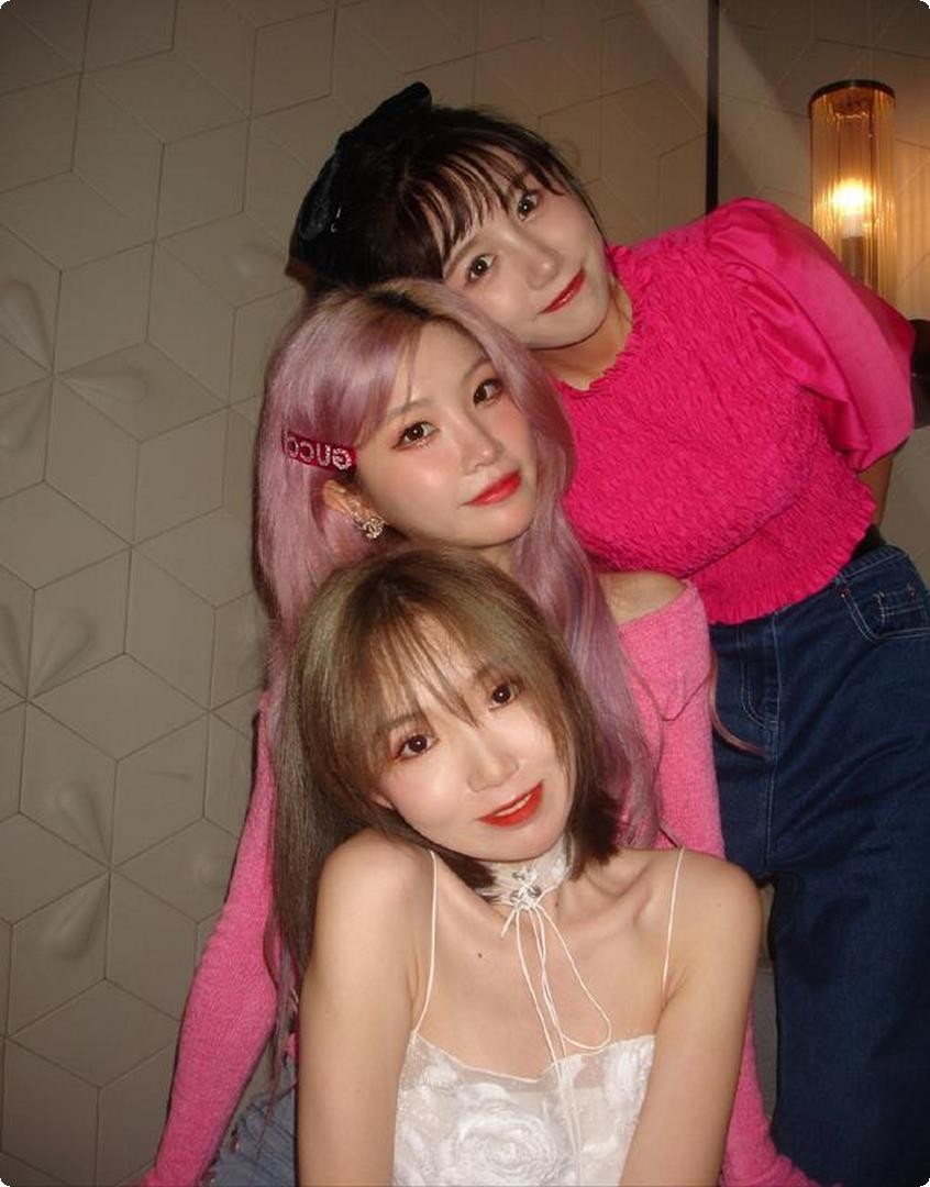 How scary is internet celebrity's real appearance? - iNEWS