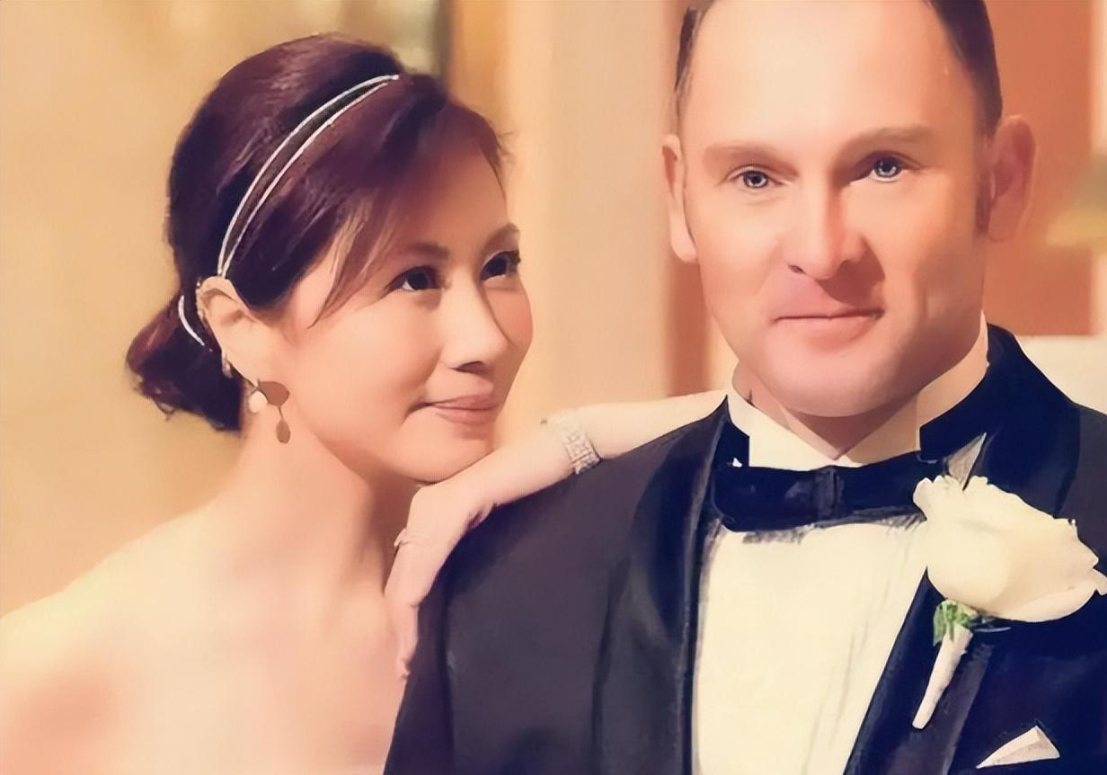 56-year-old Yang Baoling's swimming photos were exposed, triggering ...