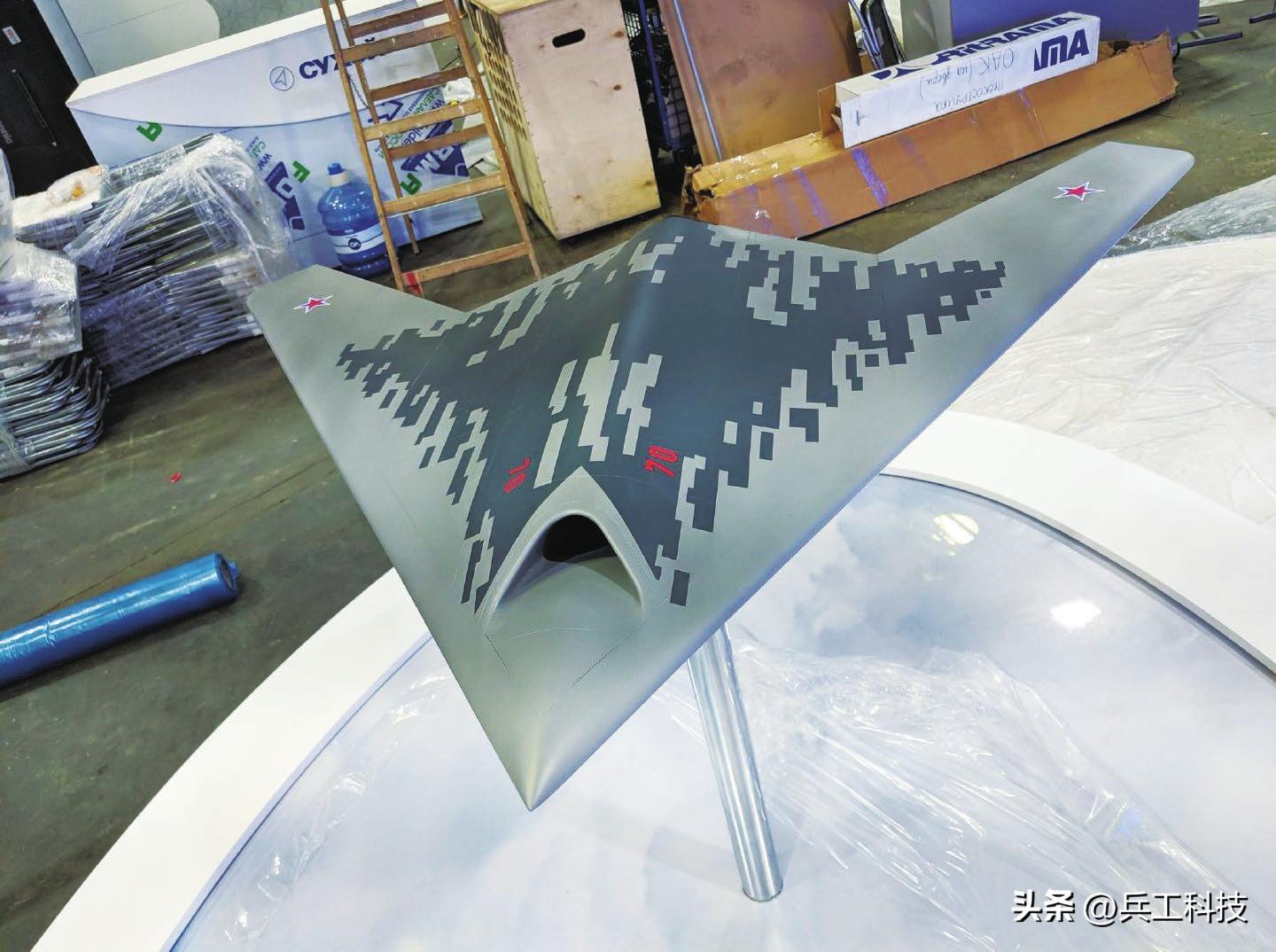 Integrate surveillance and combat, strong stealth ability, Russian "Hunter" heavy stealth ...