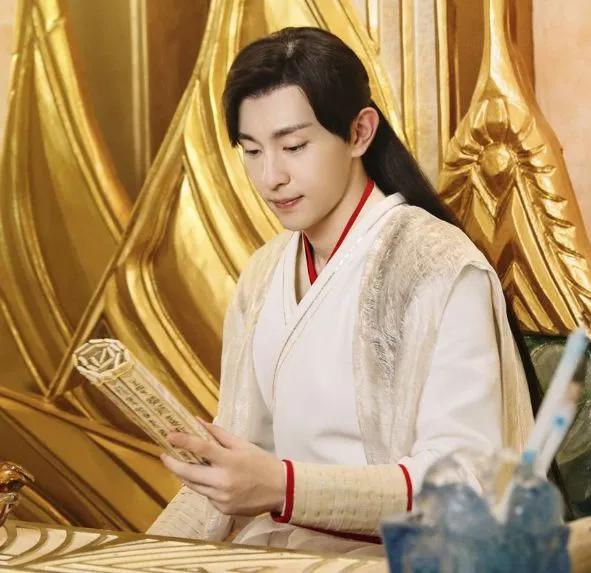 Deng Lun fashion show collection - iNEWS