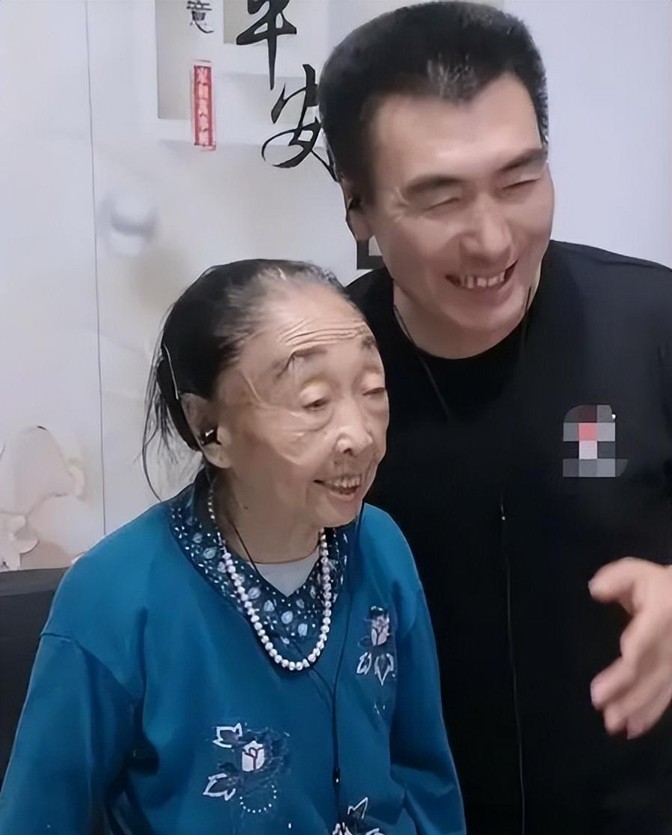 Li Yucheng's 6 consecutive posts! Ma Yuqin's bed-ridden video sparked ...