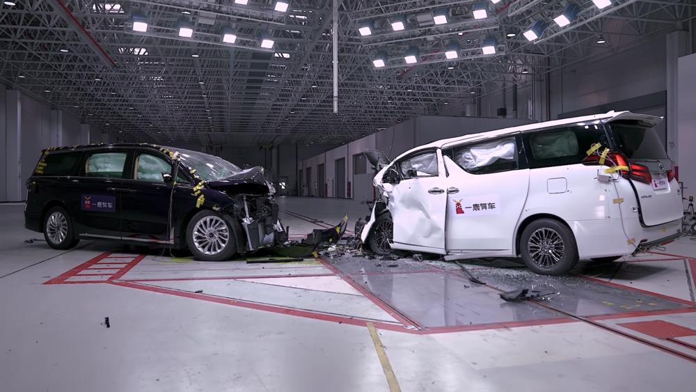 Millions of Toyota bread, three rows of occupants knife together - iNEWS
