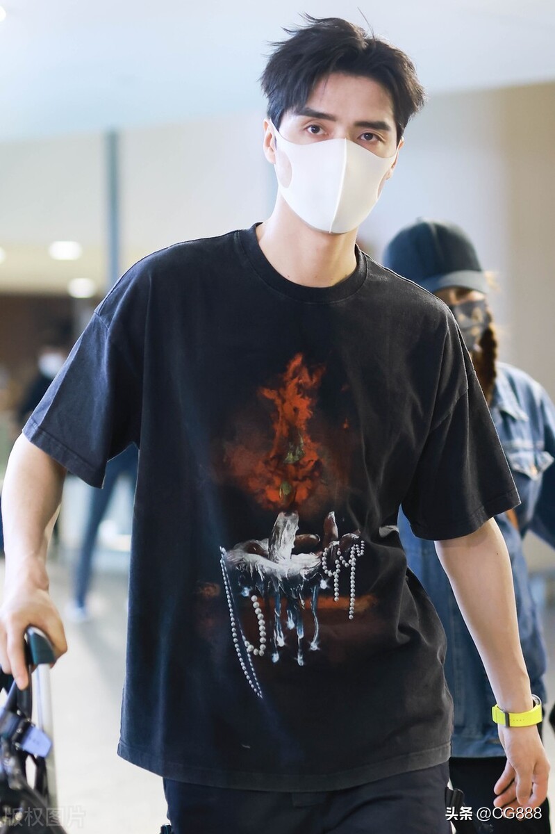 Ayunga appeared at Shanghai Airport - iMedia