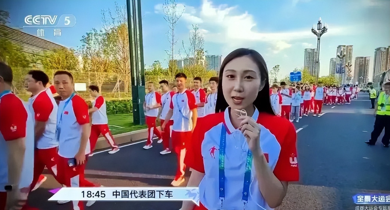 Shui Junyi's daughter Shui Yishi became a reporter for CCTV. She spoke ...