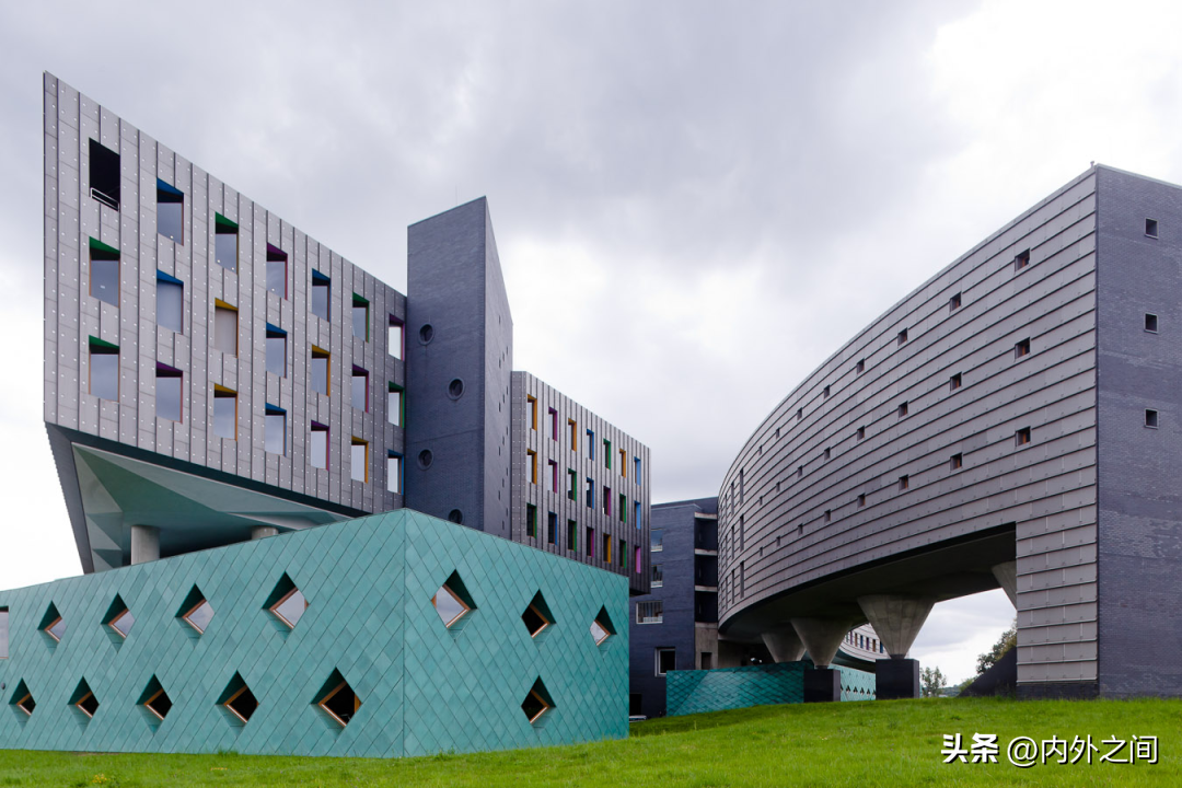 James Stirling / Using Architecture to Solve Practical Problems - iNEWS