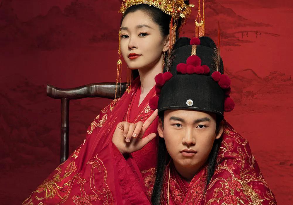 "The Legend of the Condor Heroes" starts with two newcomers starring ...