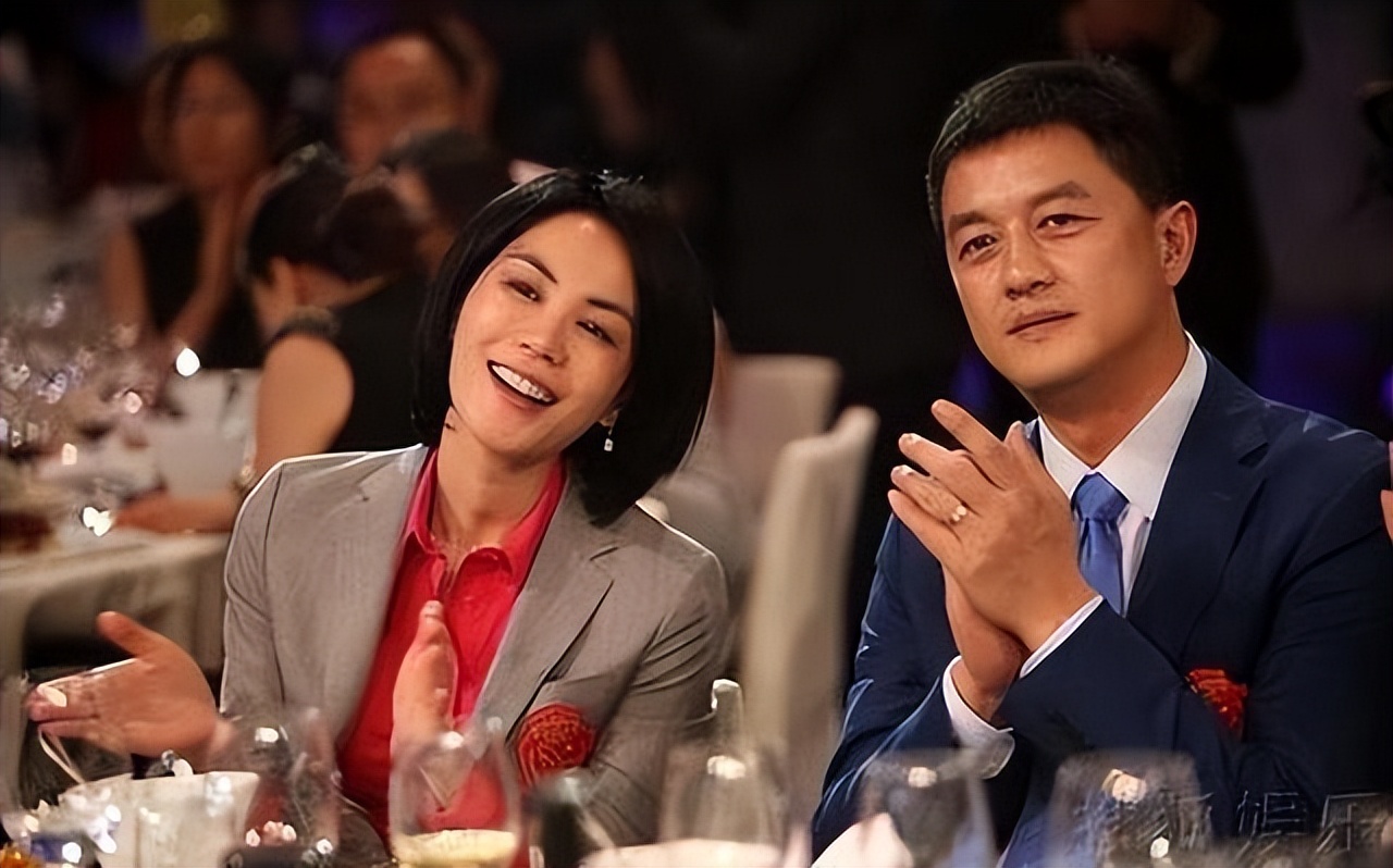 Li Ao described Faye Wong as a "foolish woman learning Buddhist ...