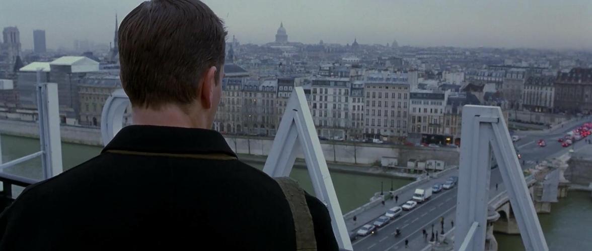 Classic spy movie "Bourne Shadow" - iMedia