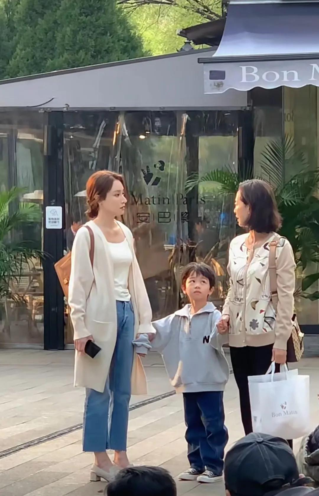 Yu Hewei and Longni participated in the TV series "City Within a City ...