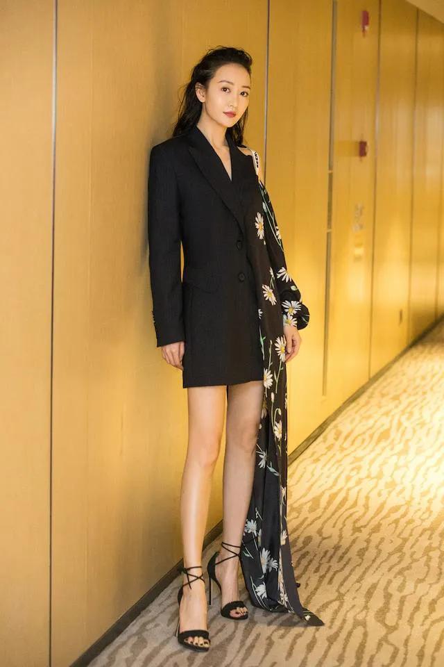 Celebrity legs Wang Ou (1) - iMedia