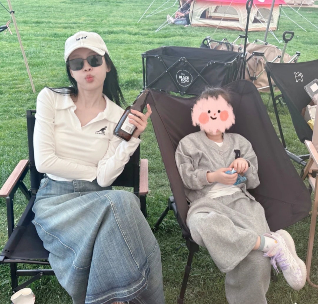 Sun Yi shared camping photos, mother and daughter are like sisters in ...