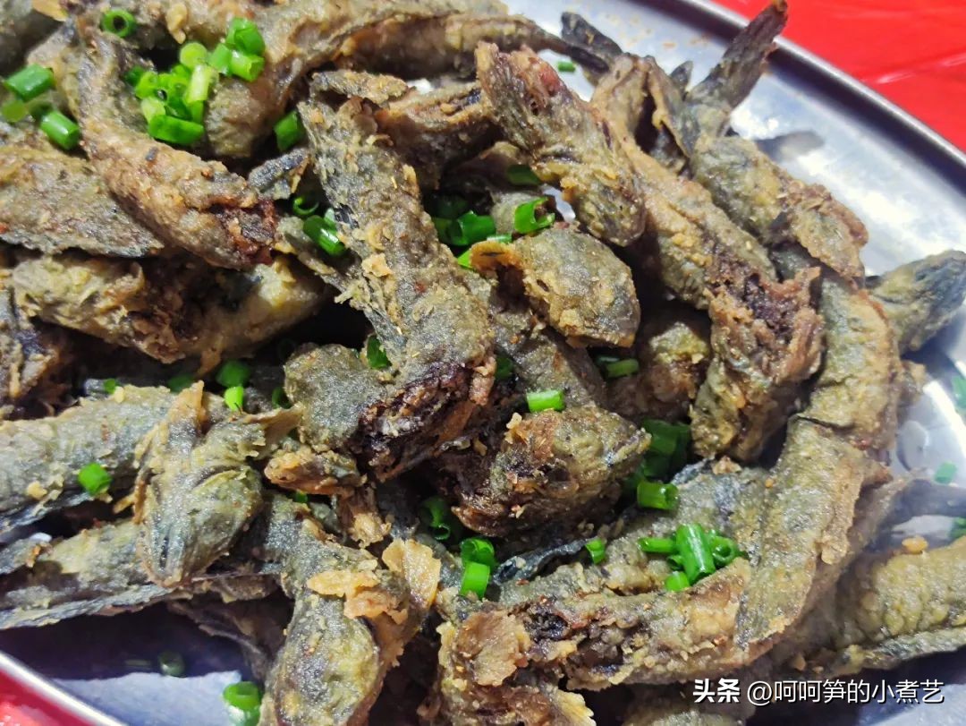 The delicacy on the table of Putian people, crispy fried jumping fish ...