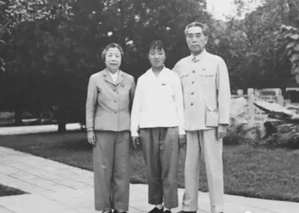 After learning that his niece joined the army, Zhou Enlai told the army ...