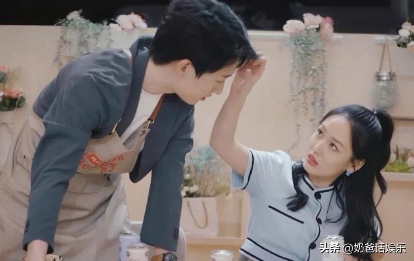 The opening screen of "Heartbeat 5" reveals the truth, and the male 2 starts minidate to invite ...