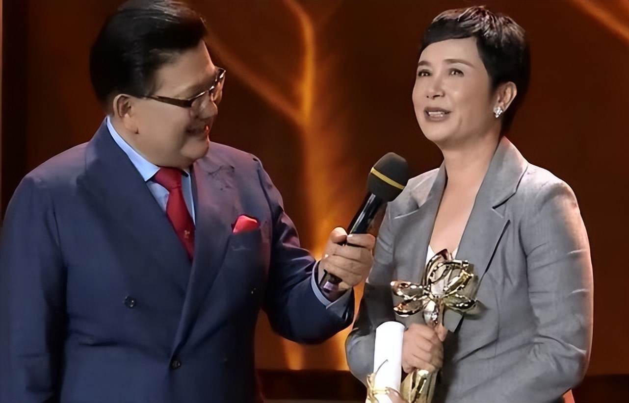 "The daughter of the Beijing circle" Ma Sichun: Ou Hao held hands with ...