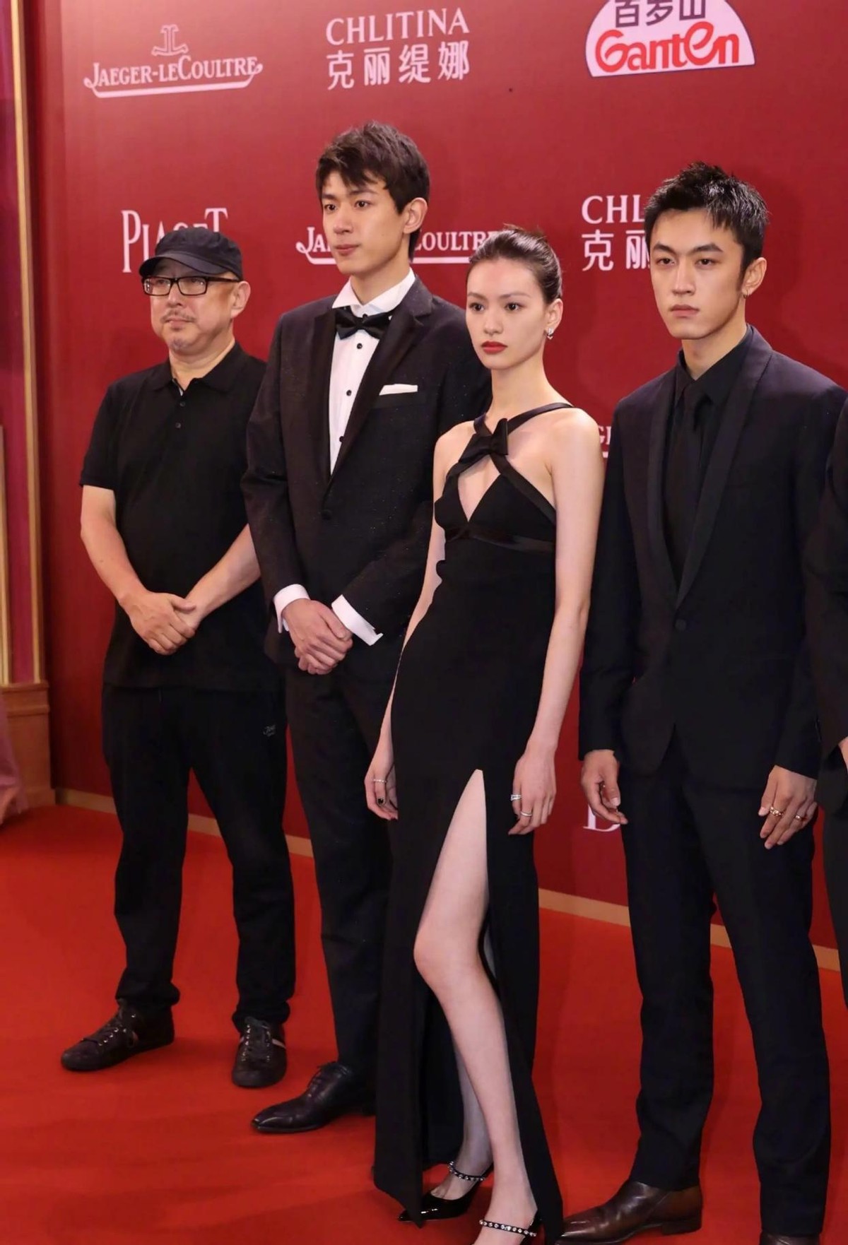 The 27-year-old rookie is too bold!Wearing a love "belly pocket" with ...