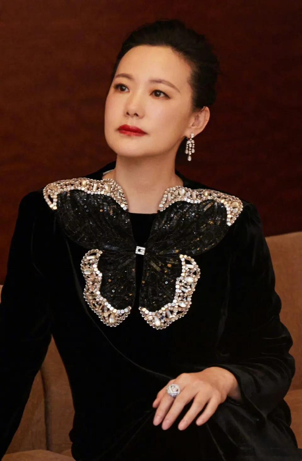 Intellectual Elegance: Yongmei - iNEWS