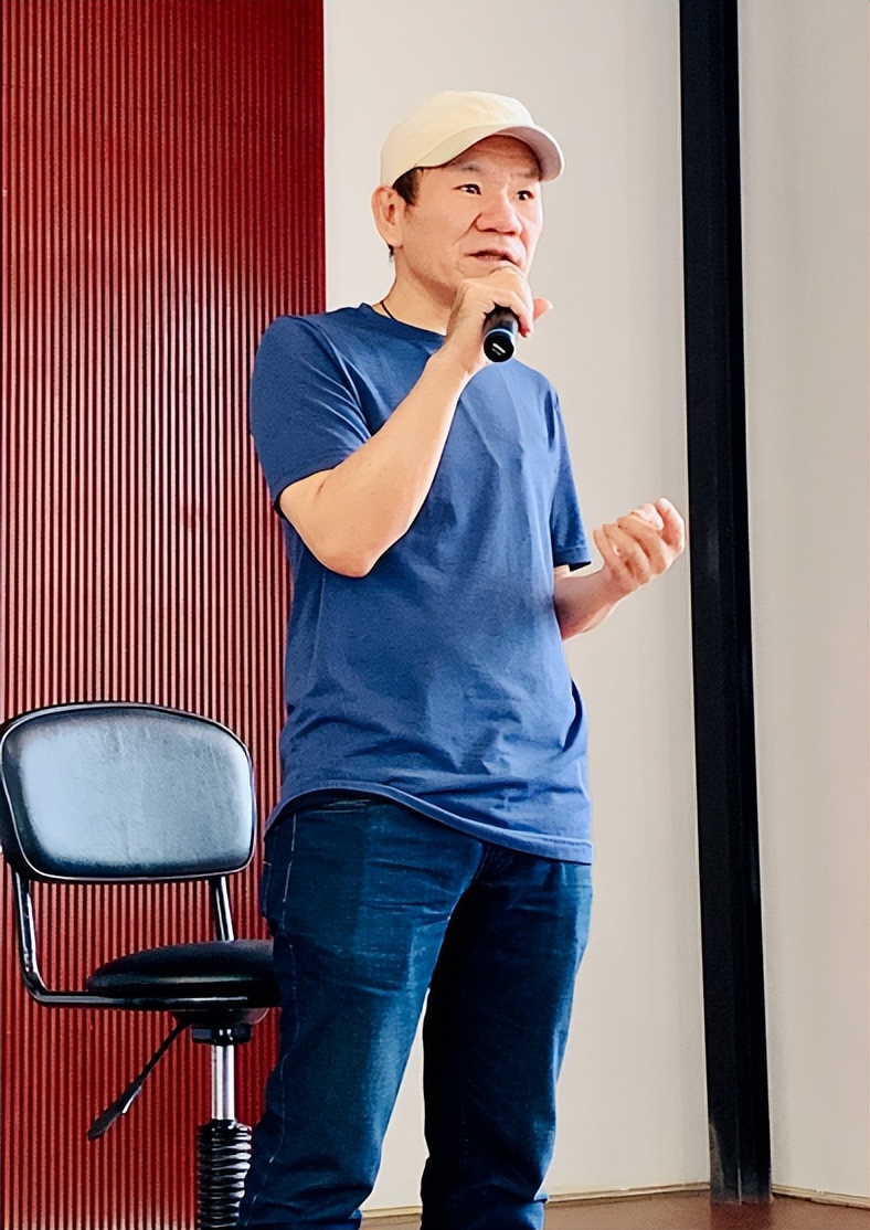 Zhao Chuan posted an old photo from 30 years ago - the joy of returning ...