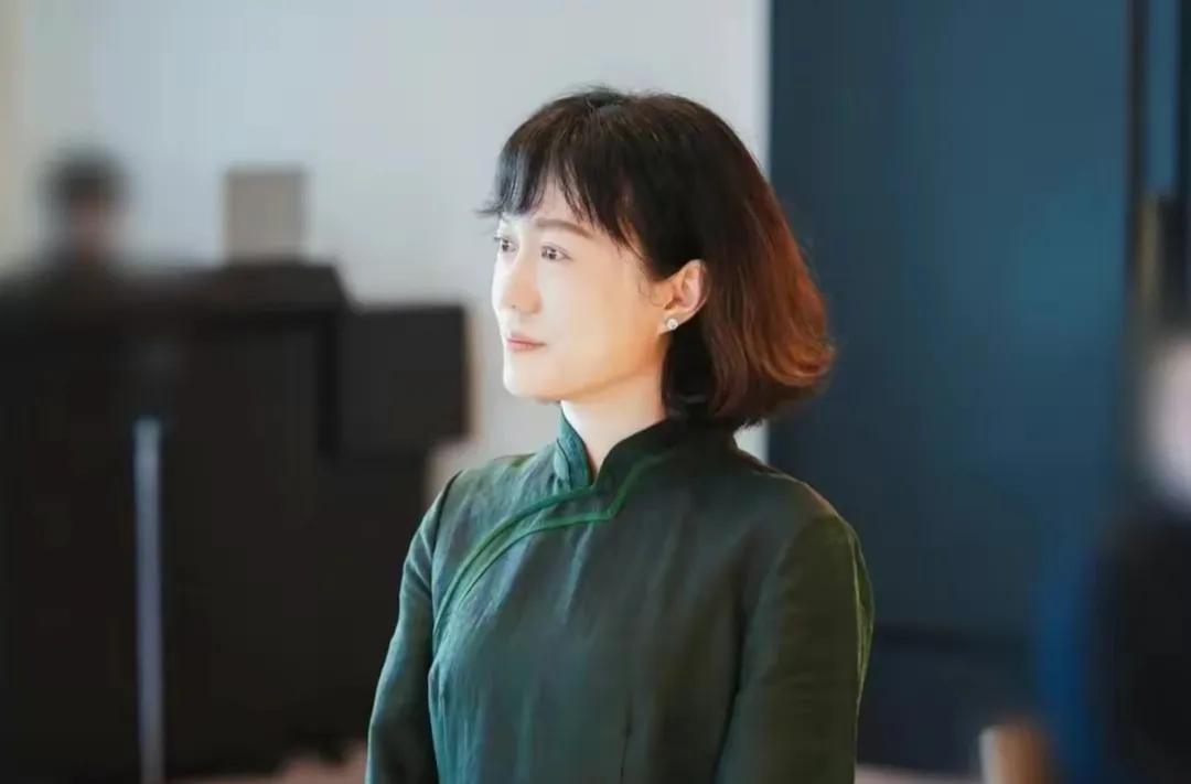 Weng Fan appeared at the reception and was praised for leaving her ...