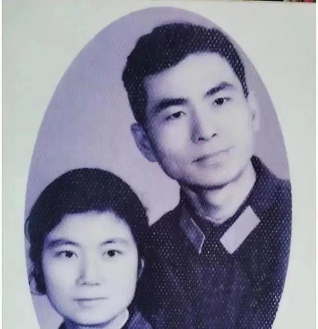 Wang Deshun, walked the runway at the age of 79, and flew the plane at ...