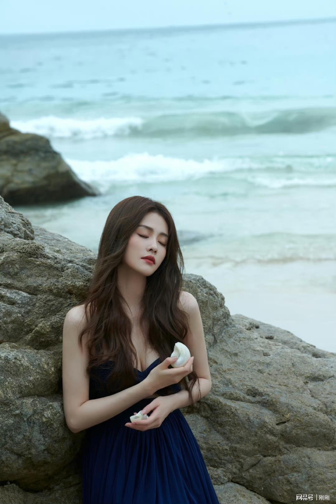 The Little Snail Didi Blows the White Deer - iMedia