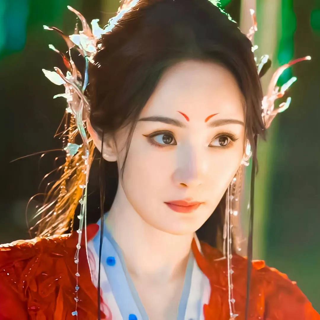 #Yang Mi's Weibo Night Seven-Year Style#Transformation from Breeze ...