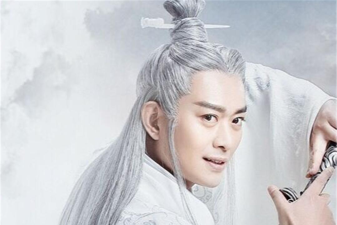 49-year-old Huang Haibing swaggered down the red carpet, twisted his ...