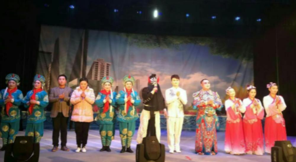 Fuwa Deng Minghe: Participated in the Spring Festival Gala at the age ...