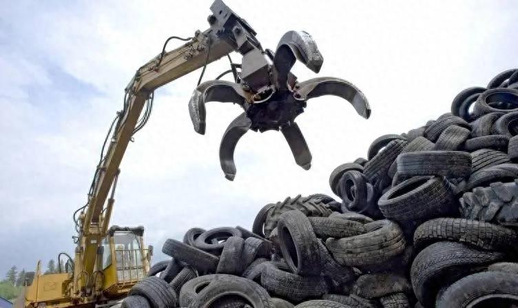 Kuwait's “Tire Cemetery” contains 50 million used tires. Why are they ...