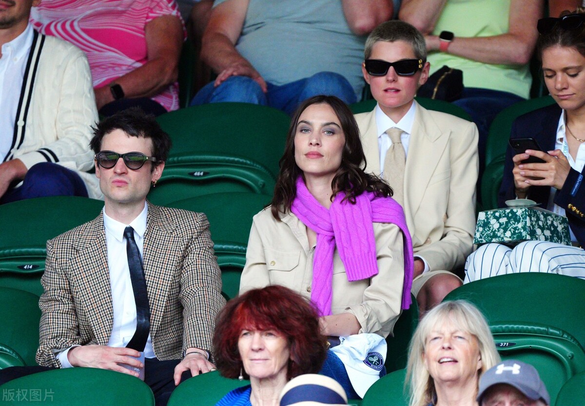 Emma Colin showed up to watch the Wimbledon match, wearing a suit and ...