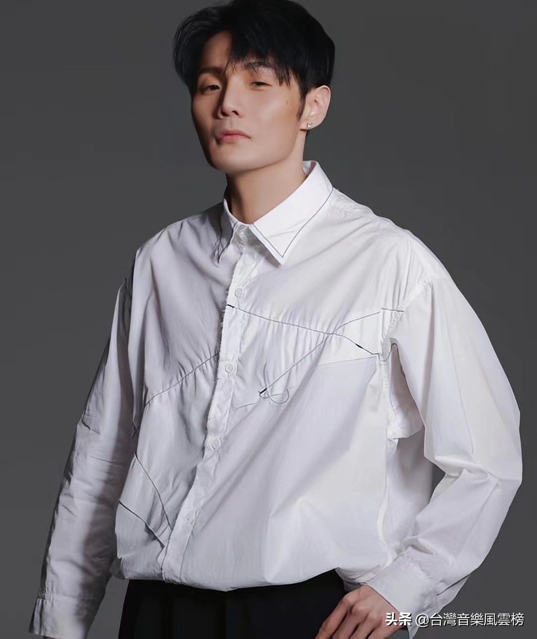 Li Ronghao and Zhang Huimei's new song "Peer Relations" was praised for ...