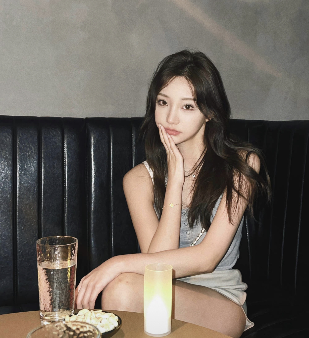 Wang Sicong takes a new girlfriend to play at the bar, Zhang Jia Ni's ...