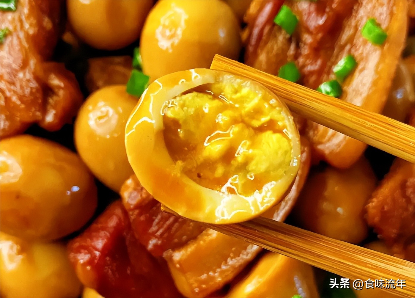 The fat but not greasy quail eggs braised in braised pork is delicious ...
