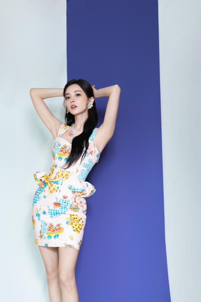 Guli Nazha's figure is so good that it's suffocating! Her S-shaped ...