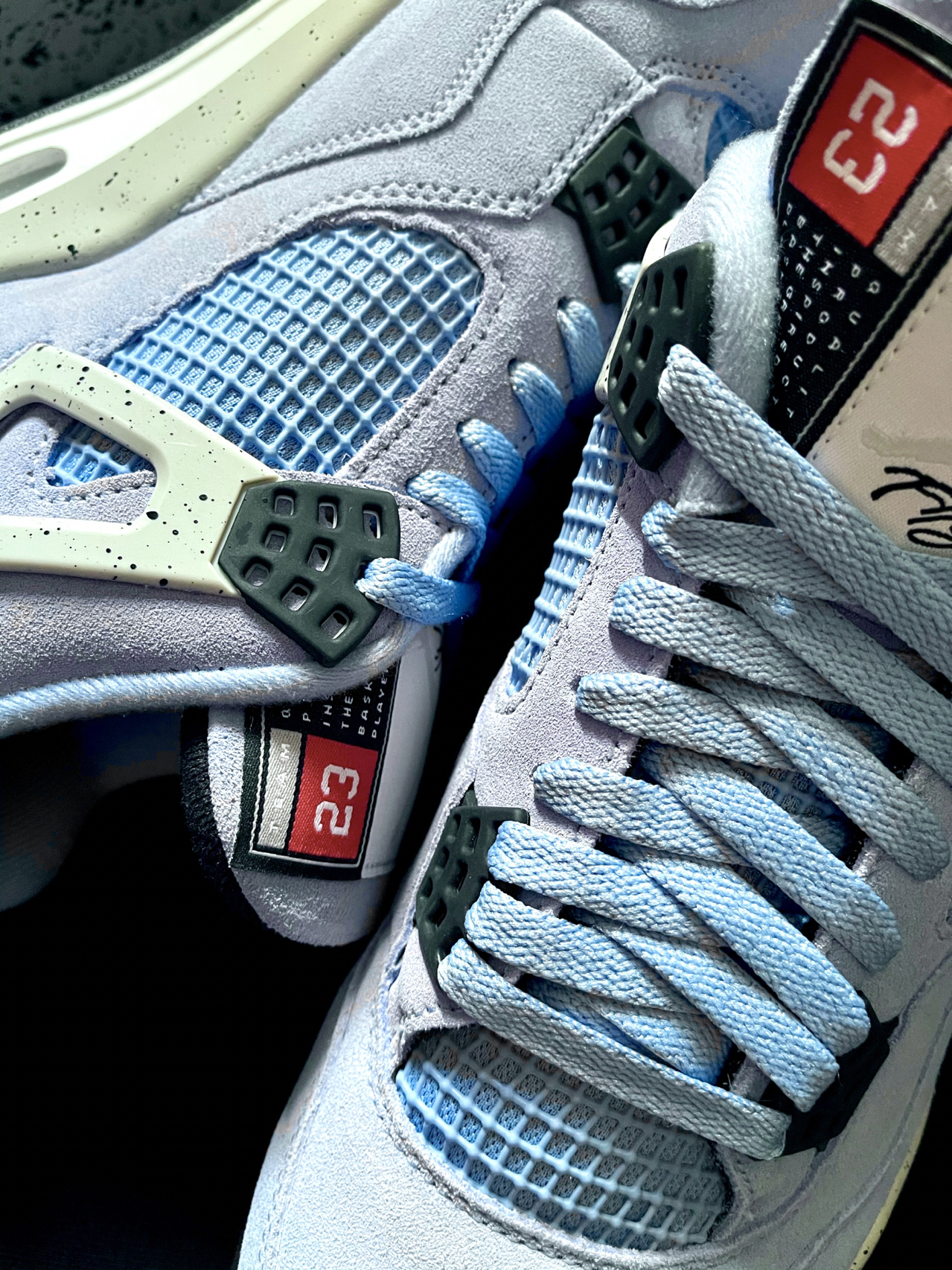 AJ4 University Blue - iNEWS