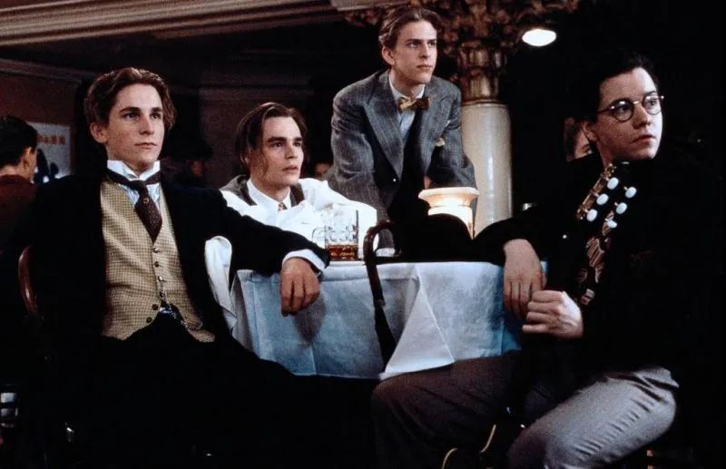 "Swing Frenzy" Batman Bale has played a masterpiece of Nazi ravages ...