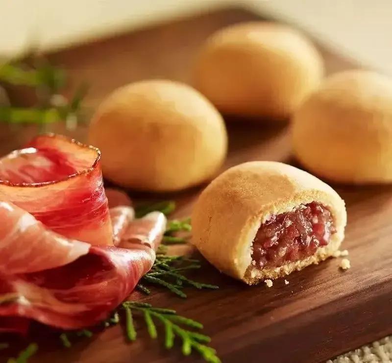 Open a gourmet restaurant making Yunnan ham mooncakes - iNEWS