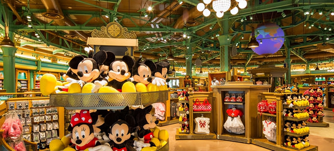 Disney's queues are full, and there are two or three activities a day ...