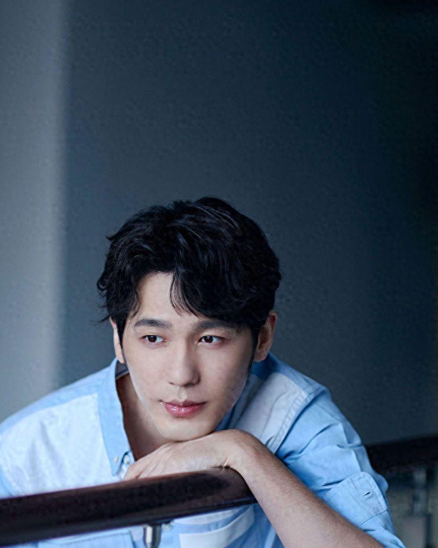 His mother is a famous actor and can inherit hundreds of millions of ...