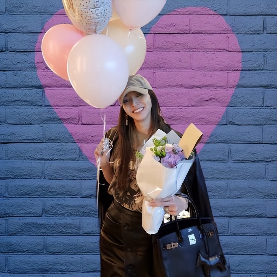 Patty Hou interprets the relationship between mother and child and ...