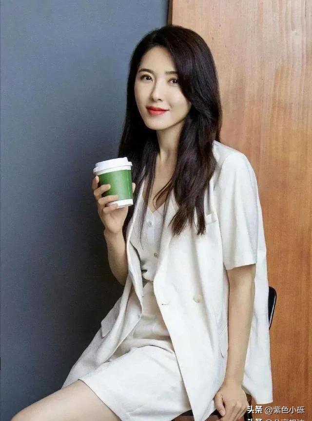 Sexy and elegant big beauty Zeng Li - iMedia