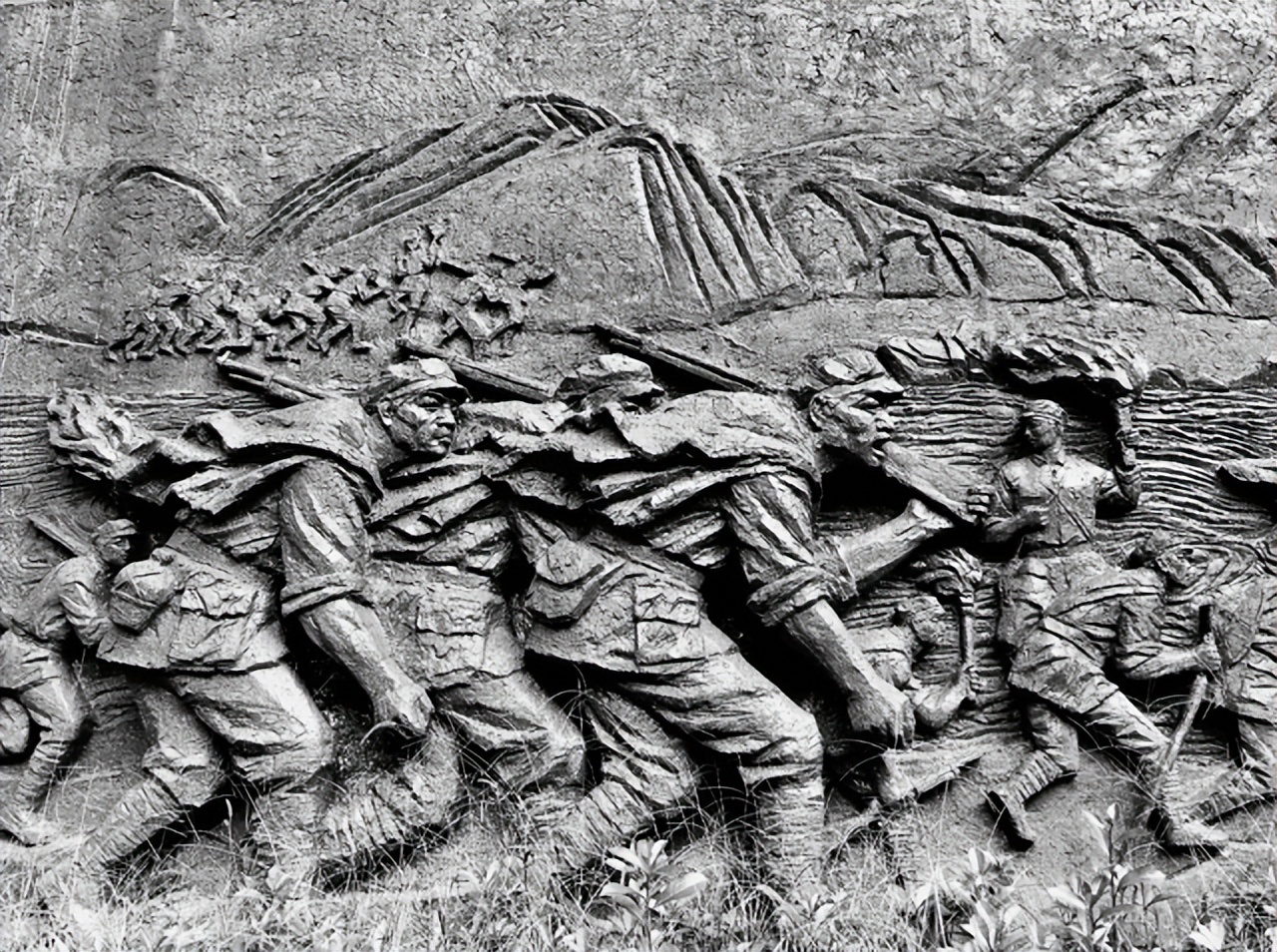 In 1935, if Liu Wenhui blew up the Luding Bridge, the Red Army might be ...