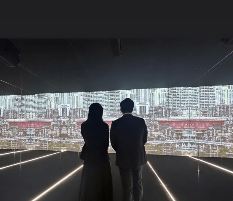 Huo Qigang showed affection, hugged Guo Jingjing tightly with a smile ...