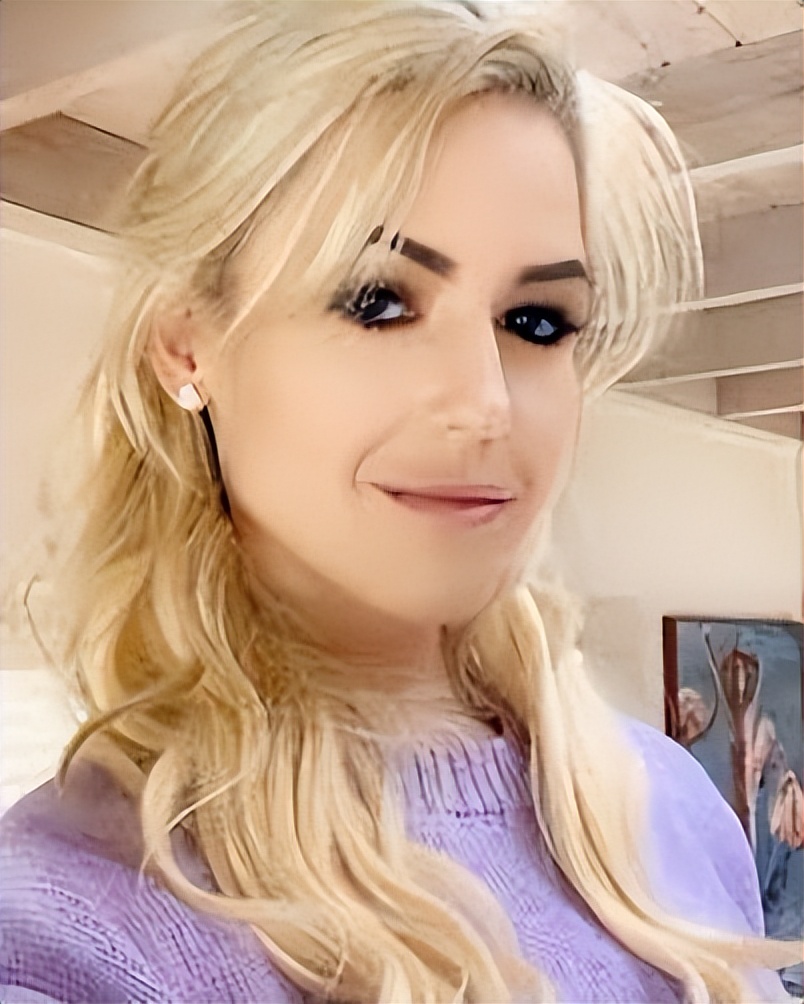 Kit Mercer one of the most beautiful American stars - iNEWS