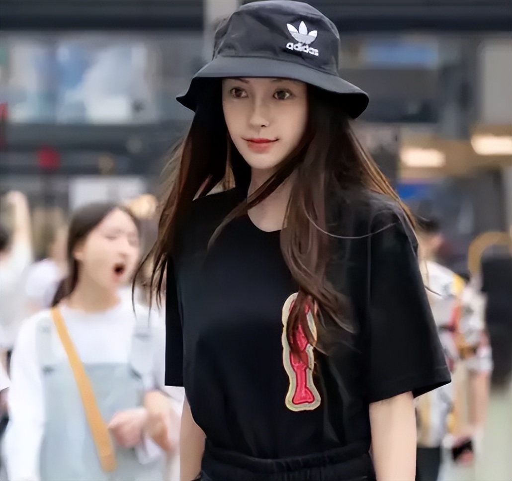 Celebrity street shooting was picked up! The male star fell into the ...