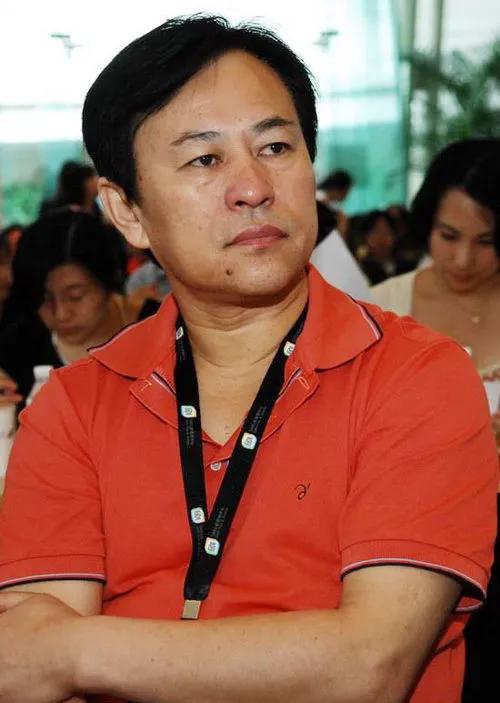 It turns out that "Tang Xiaolong" is the biggest winner. His wife is beautiful and his father is ...